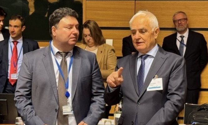 Служебният военен министър на ГЕРБ покани украинската армия за обучения